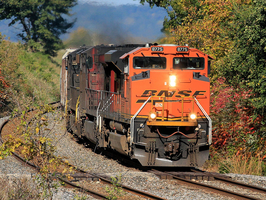 BNSF 8775